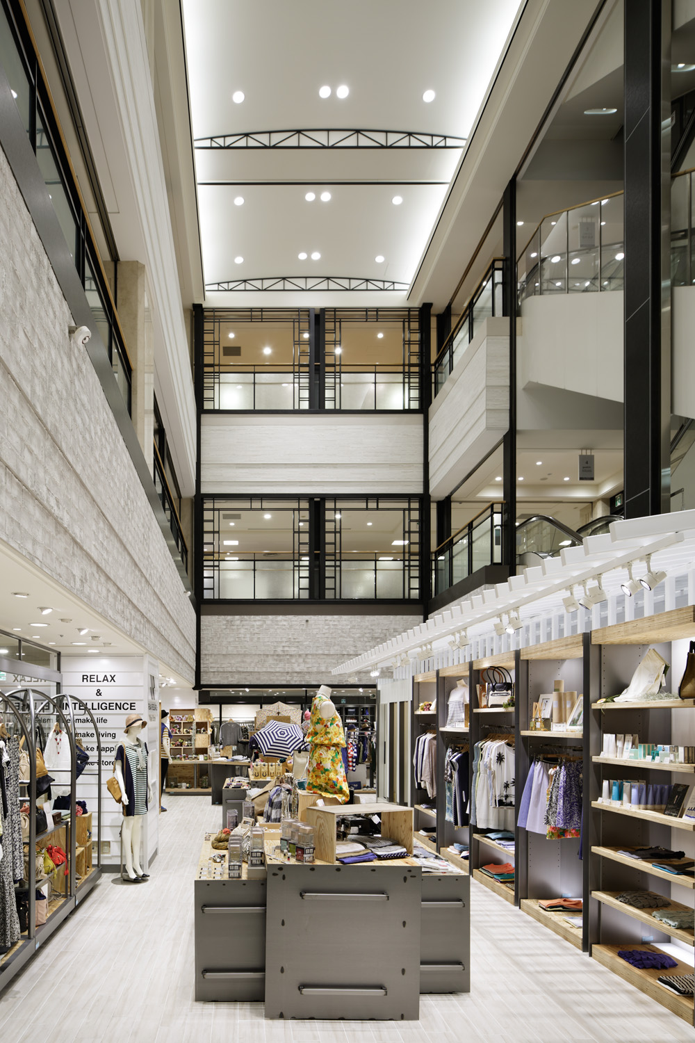 熊本鶴屋百貨店東館 styliA / gentliA / collectiA | PROJECTS | CPCenter